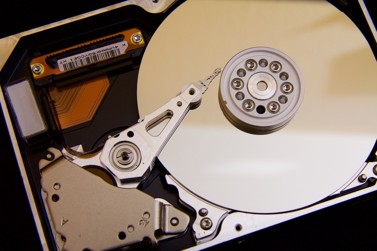 Sì, è dura: storia e prospettive degli HDD - La Memoria Digitale